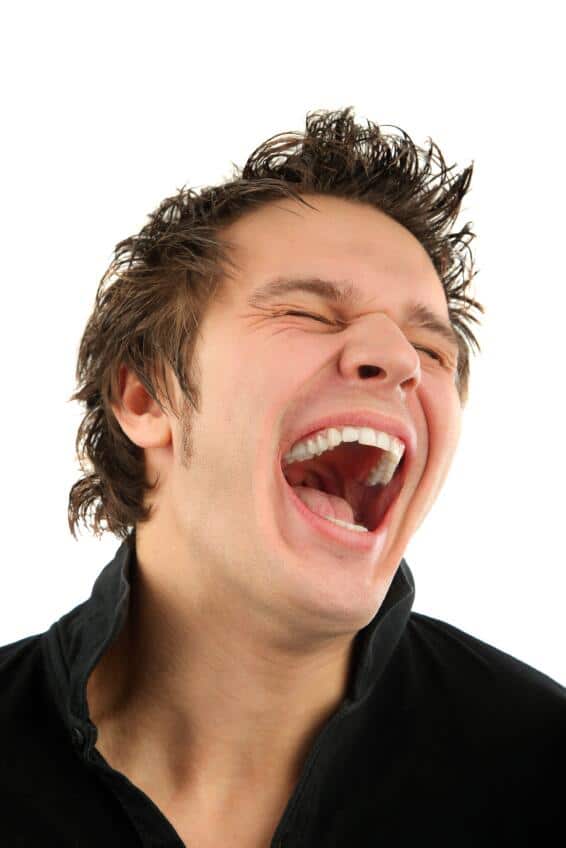 3 secrets pour rire seul ! - École Internationale du Rire